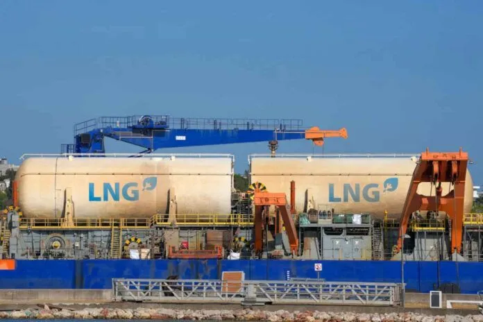 NZ Outdoors & Freedom Party: Billion-dollar LNG experiment will triple ...