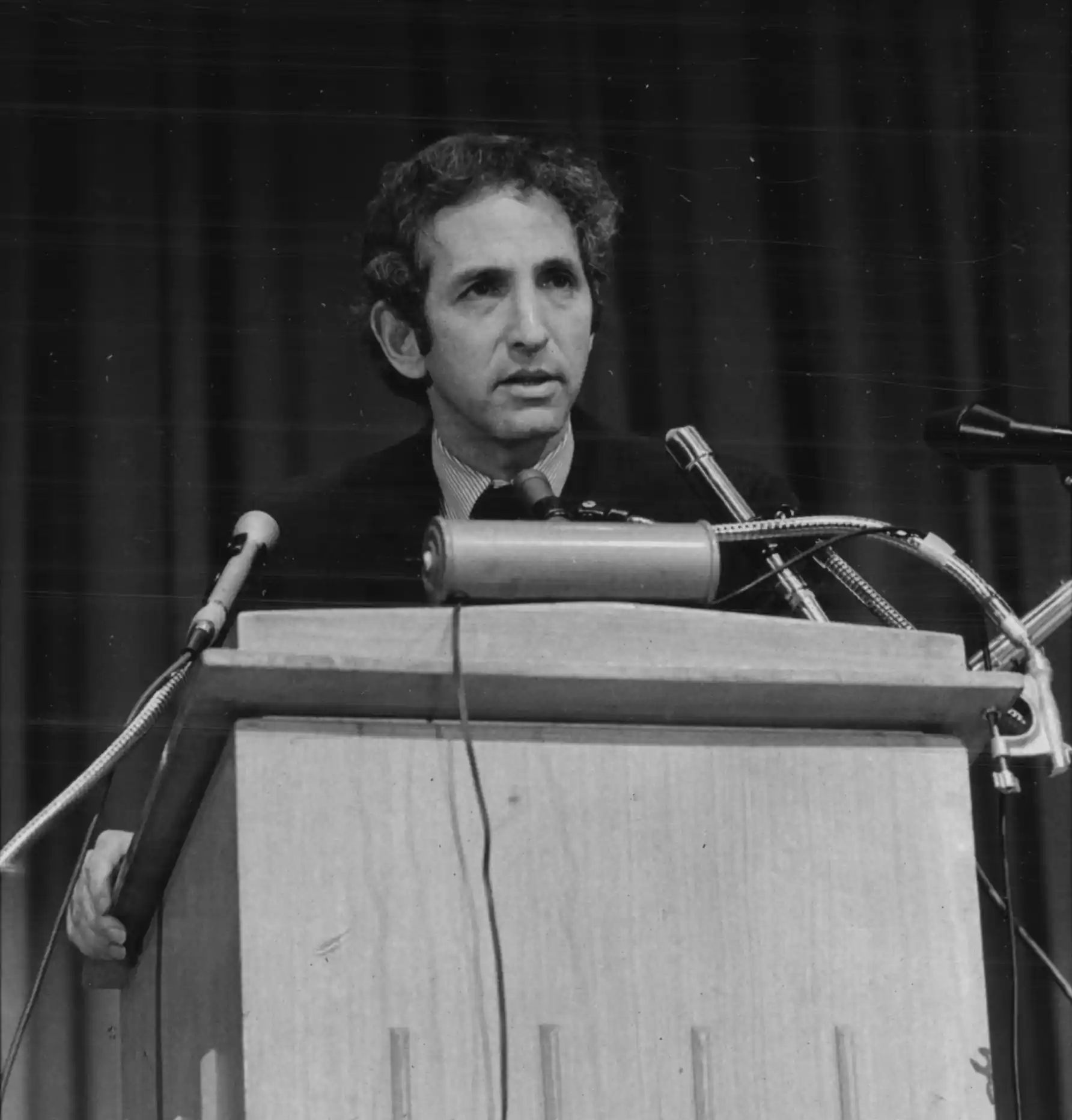 ‘Pentagon Papers’ whistleblower Daniel Ellsberg dies at 92 - Daily ...