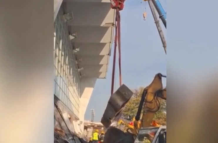 14 killed after roof collapses at train station in Serbia - Daily ...