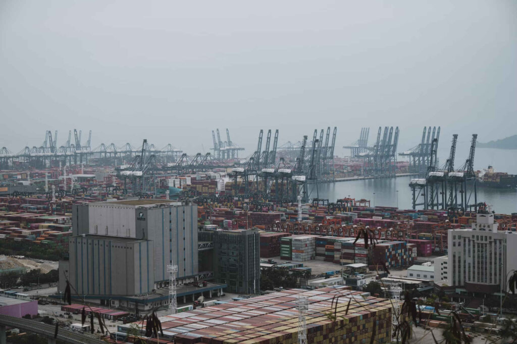 US threatens China with 245% tariff - Daily Telegraph NZ