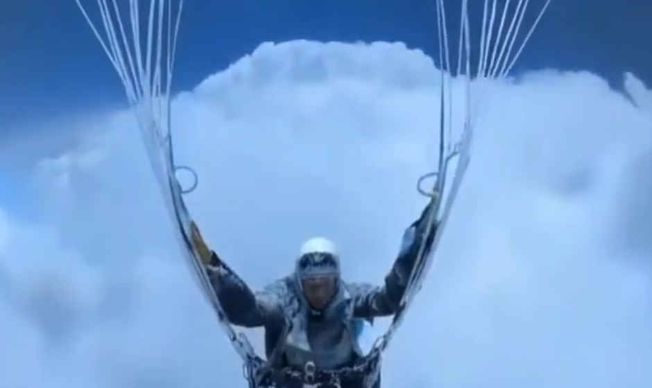 Chinese paraglider survives terrifying 8,500m ascent after sudden ...