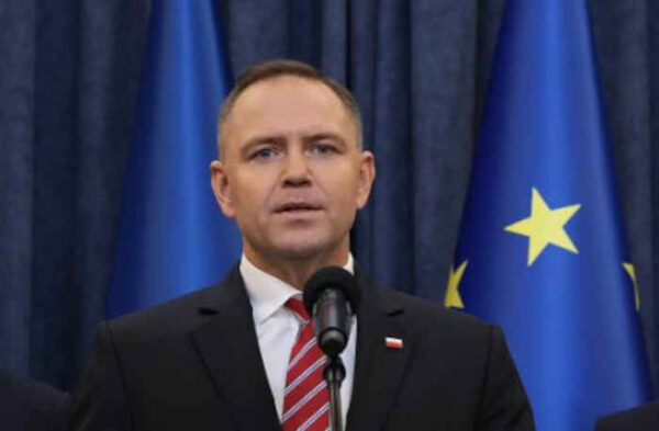 Polish president vetoes bill extending aid for Ukrainians - Daily ...