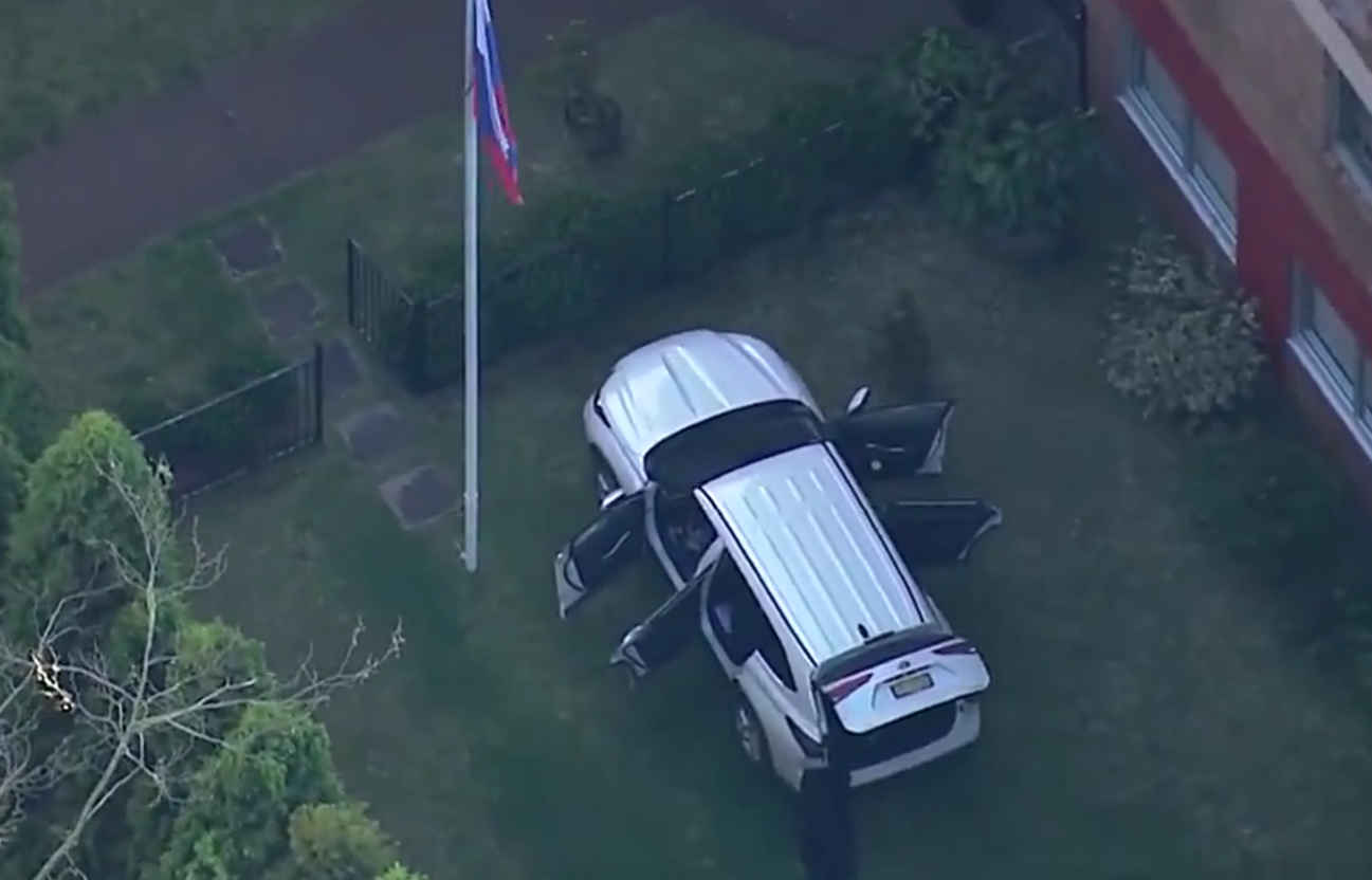 Car rams into Russian consulate in Australia (Video) - Daily Telegraph NZ
