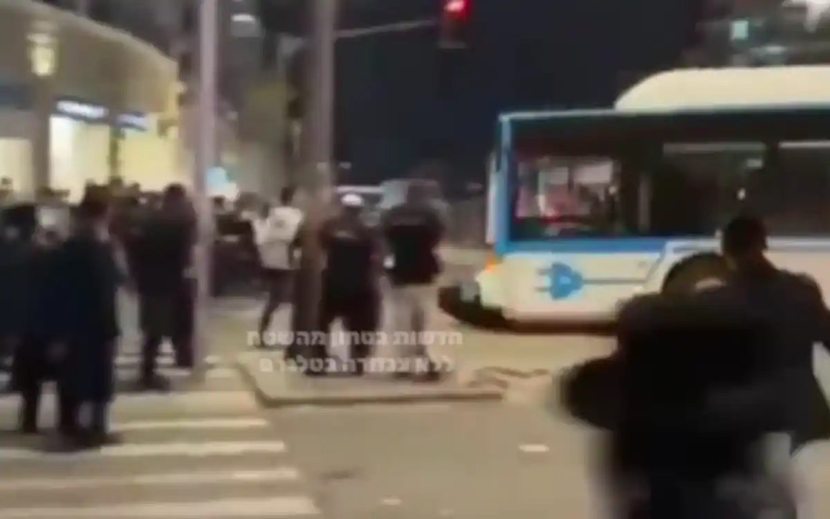 Bus runs over ultra-Orthodox Jews protesting military conscription in ...