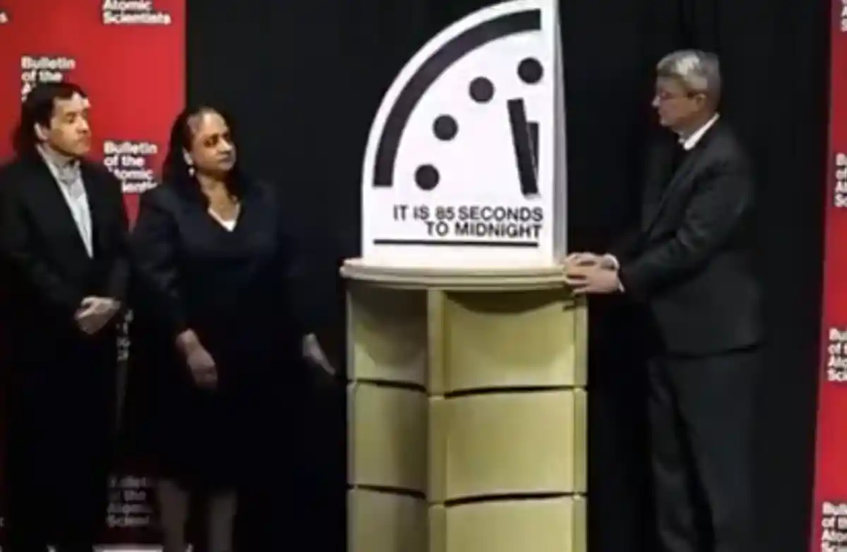 Nuclear scientists push 'Doomsday Clock' to new extreme - Daily ...