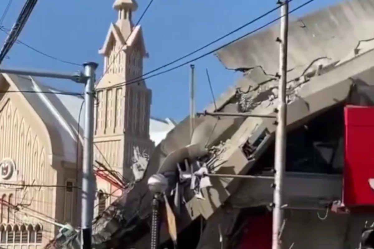 Buildings collapse after powerful quake and tsunami warning in ...