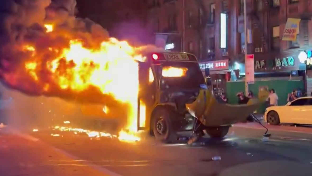 Knicks title celebrations descend into chaos in New York - Daily ...