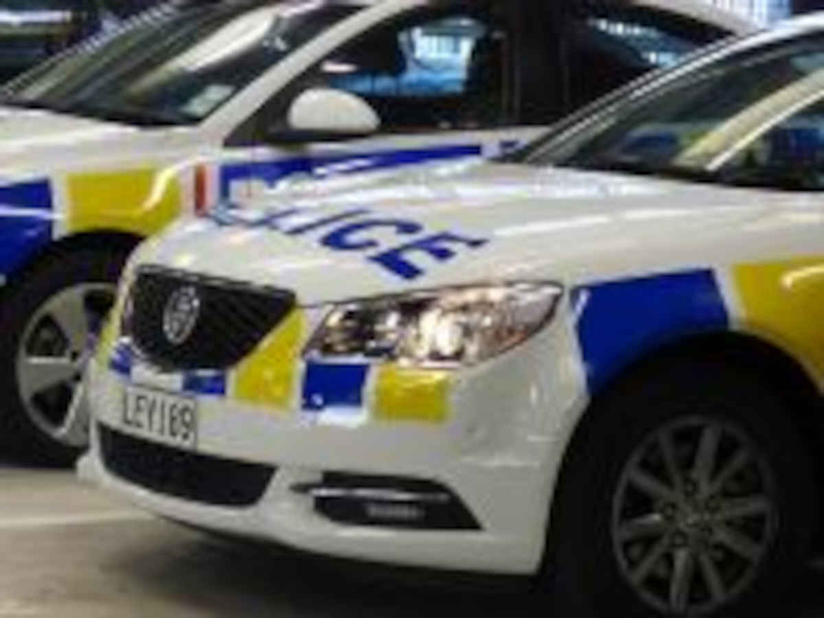 Six youths arrested after police spike stolen car convoy in Clevedon ...